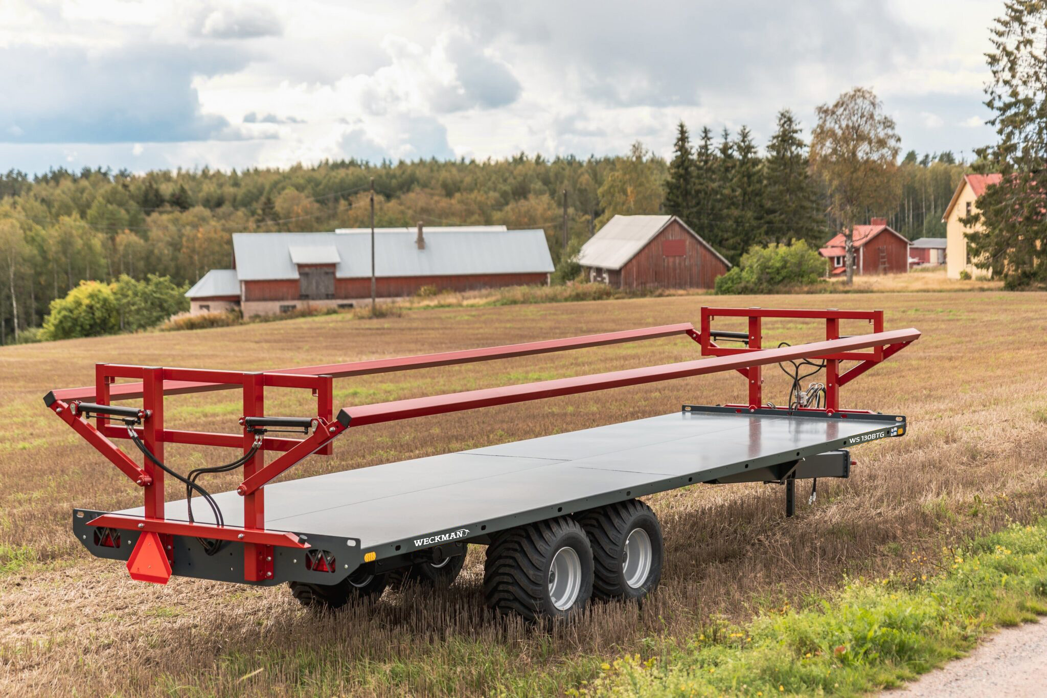 Bale trailers for transporting round bales - Tractor trailers | Weckman