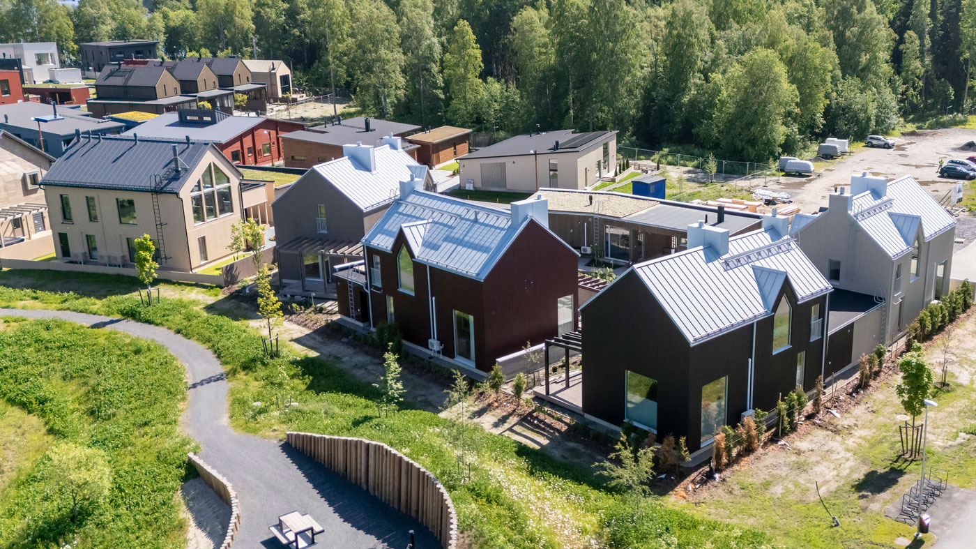 Weckman peltikatot, kattoremontit, hallit, traktorin peräkärryt - Weckman